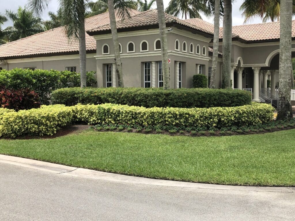 Expert Boca Raton, FL Commercial Lawn Care Services